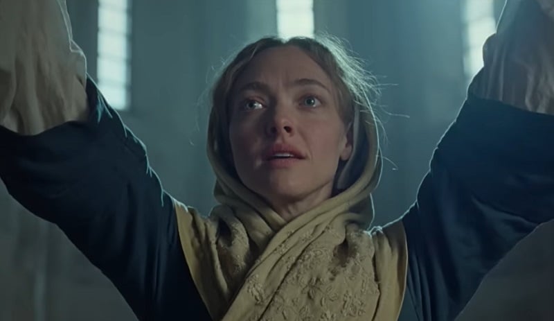 Testőrt kellett fogadnia Amanda Seyfriednek egy kommentje miatt - Médiapiac